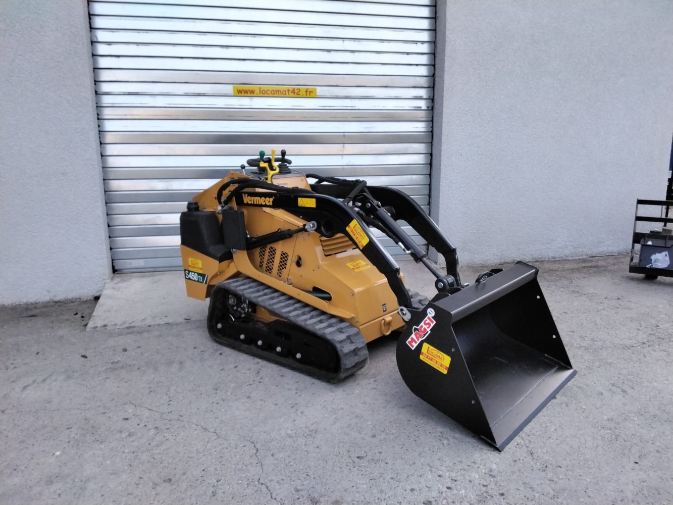 mini chargeuse sur chenilles avec godet